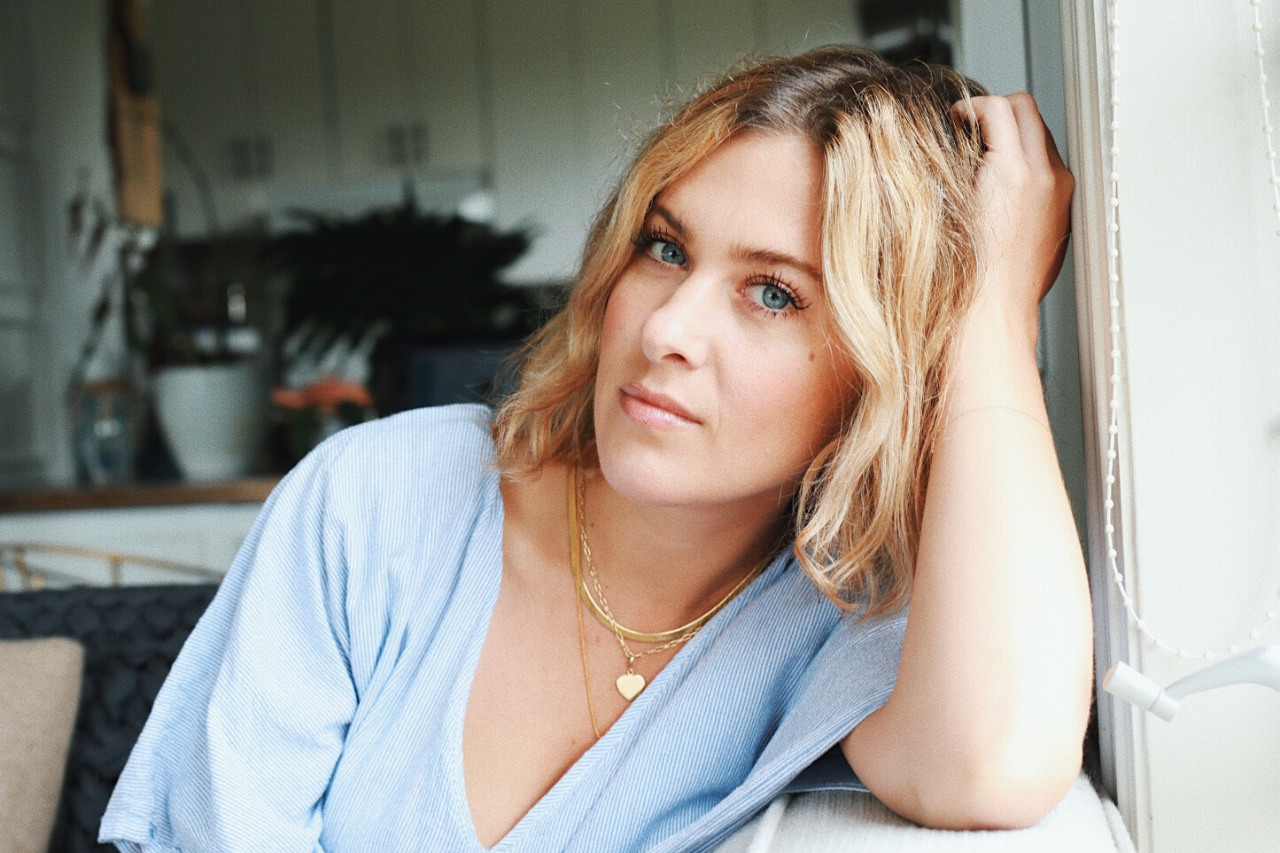 Ashley Streicher on | Blonde Perfecting Purple Shampoo – Moroccanoil